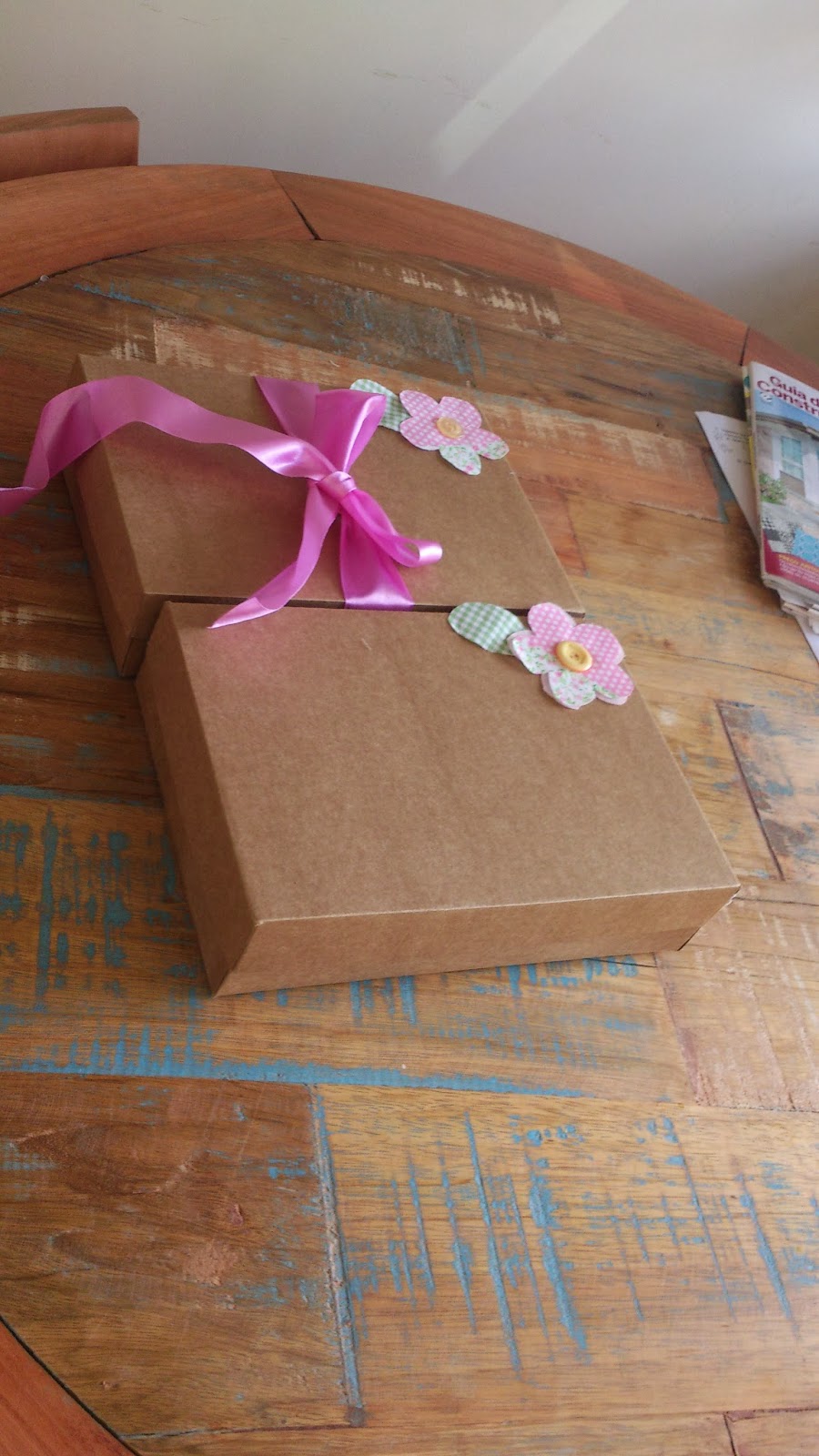 Atelier Cintia Guedes: Caixas com papel craft para presente