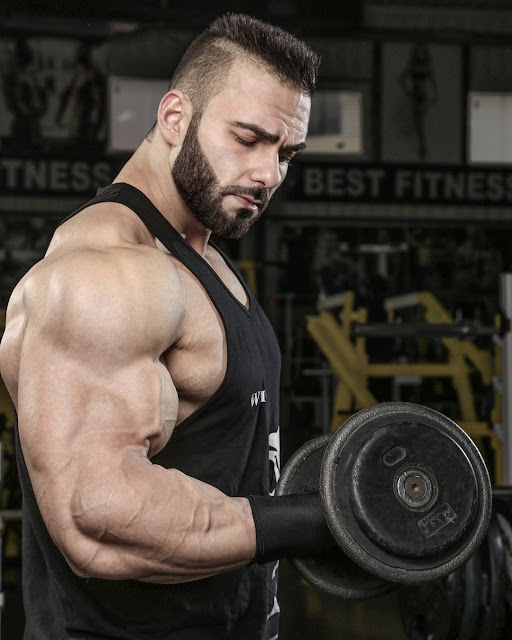 Muscle Lover: Romanian muscle hunk Roberto Alexandru