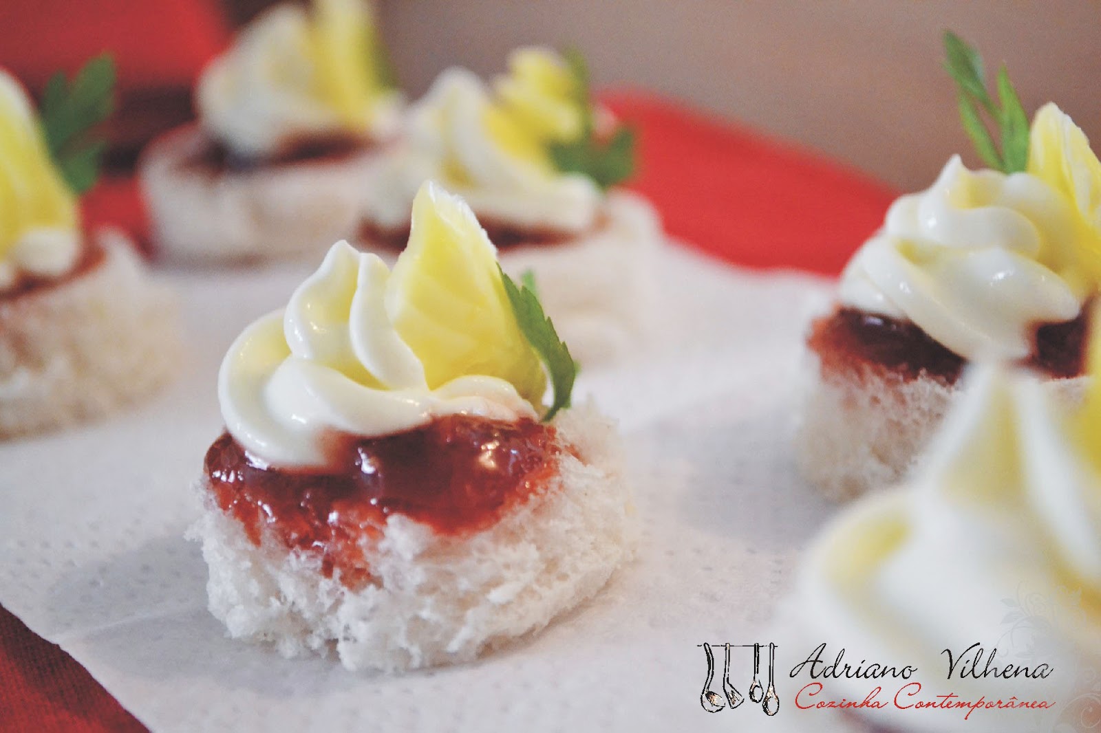 Adriano Vilhena Cozinha Contemporânea: Receita: Canapé a la Motte e morango