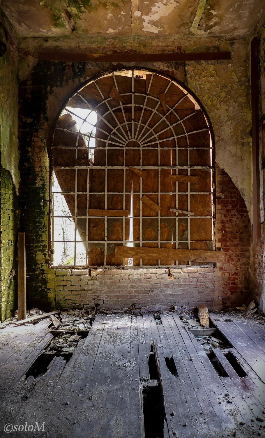 solo M: Lost places / "Decay" - Abandoned manor in Germany