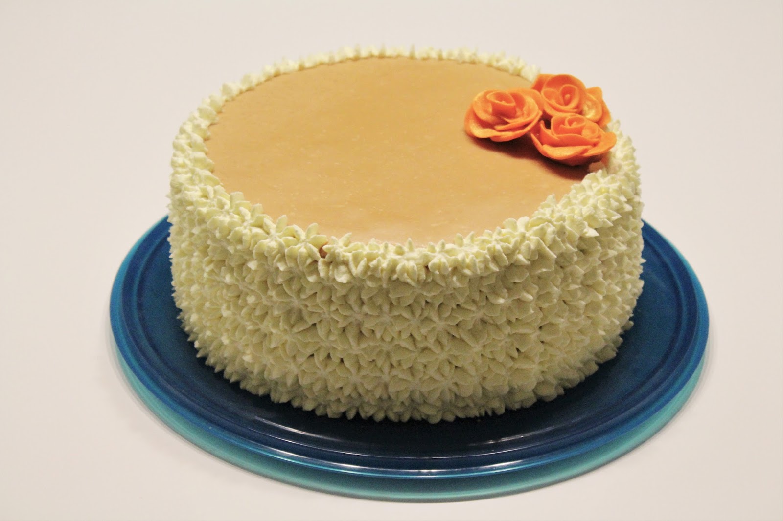 bake something just for yourself: Vadelmainen kinuskikakku