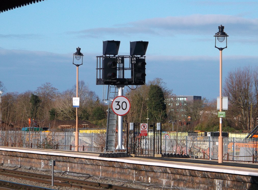 Phil's Workbench: Warehouse Wednesday: 2 aspect signals