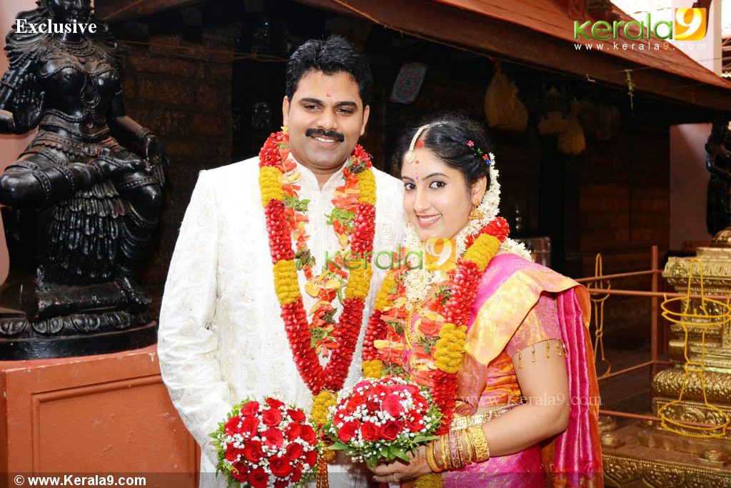 Malayalam Serial Actress Souparnika Wedding Photos