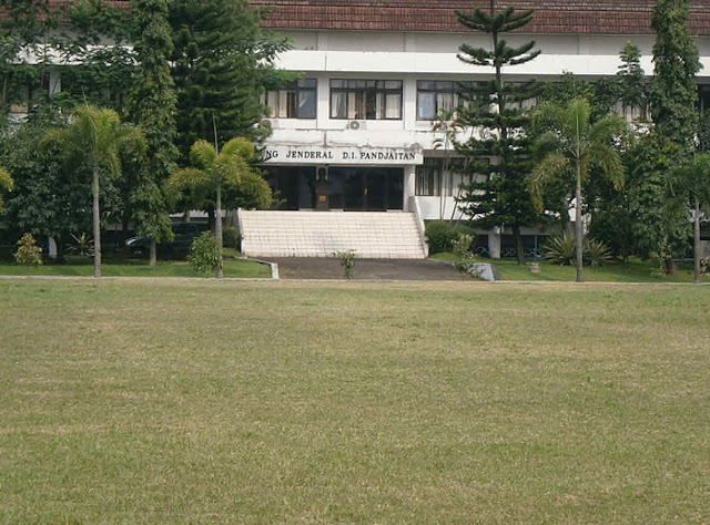 Donald Isaac Pandjaitan: Foto - Gedung D.I. Pandjaitan - Seskoad Bandung