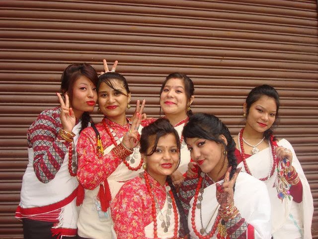Newa Mirror: Newari beauty in tradational costumes