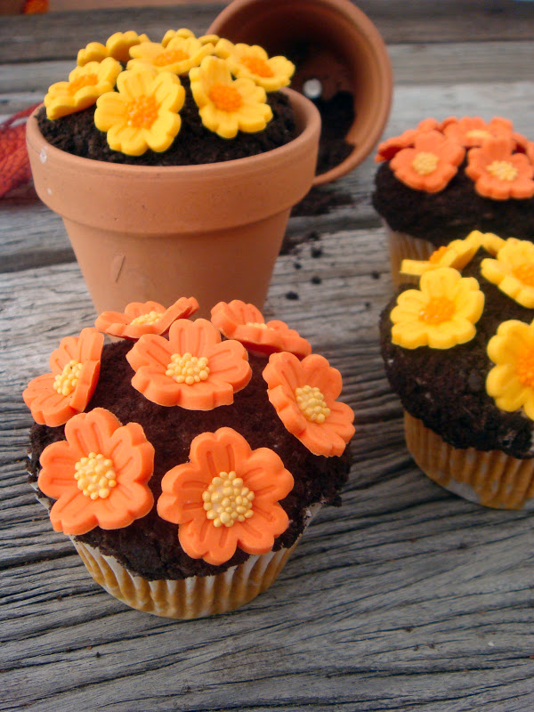 butter hearts sugar: Fall Flower Pot Cupcakes