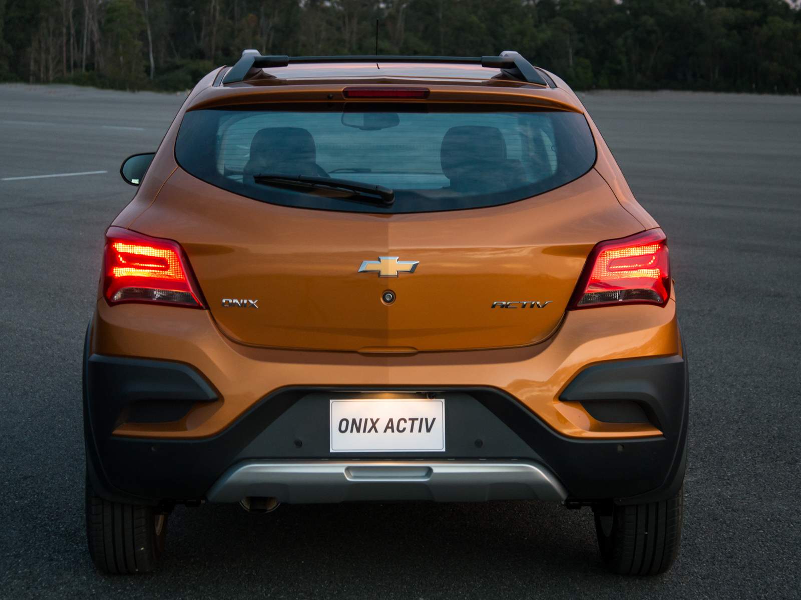 Chevrolet Onix Activ 2017: vídeo, preço, consumo e detalhes