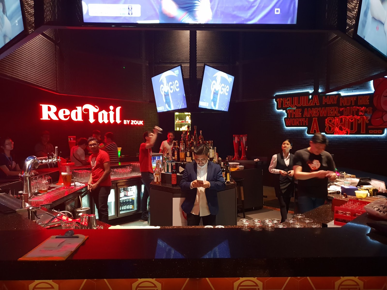 E-Wen Hooi: RedTail Bar by Zouk @ Resorts World Genting
