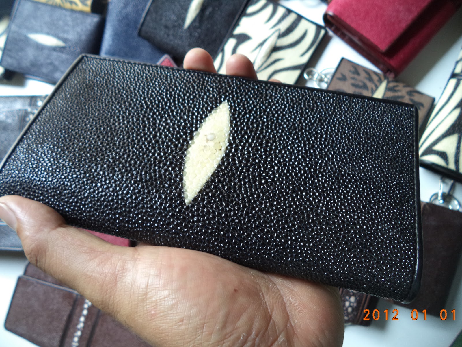 DOMPET UNIVERSAL (PRIA&WANITA) KULIT IKAN PARI | KERAJINAN KULIT IKAN ...