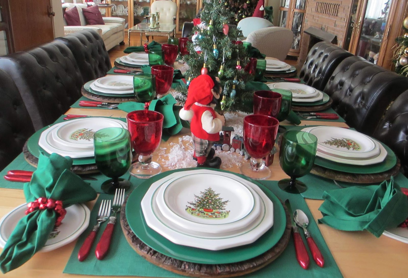 The Welcomed Guest: Christmas Elves Tablescape