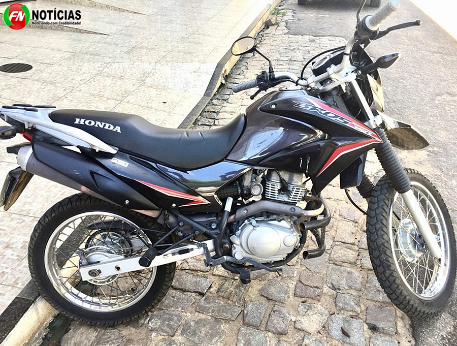 VENDE-SE UMA MOTO HONDA BROS 150/2013 - FN NOTÍCIAS