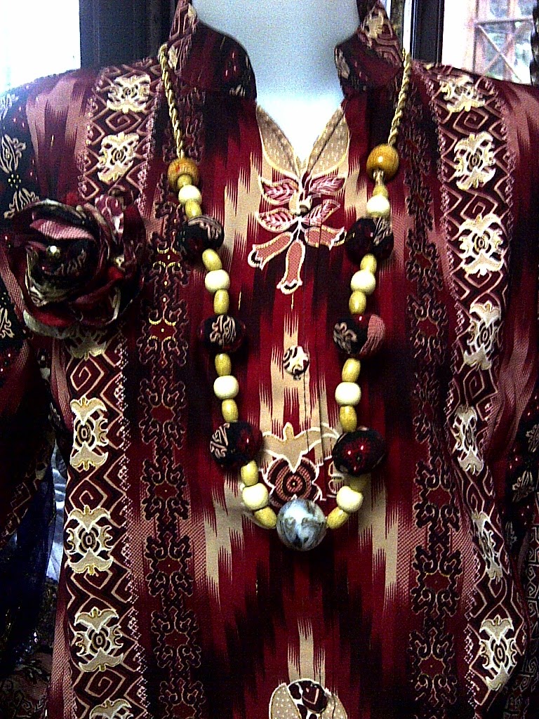 batik ambon: kalung batik
