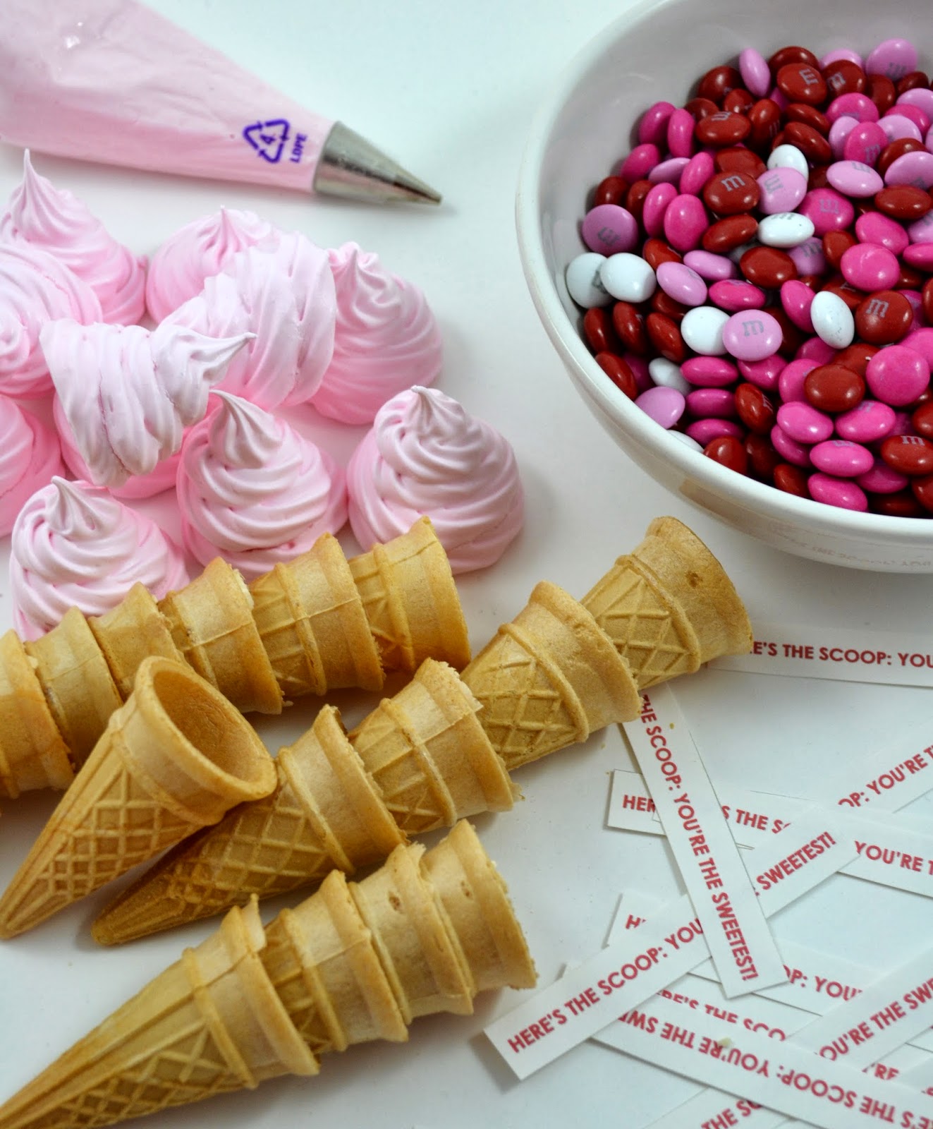Here's the Scoop: Mini Meringue Treasure Cone #Valentines