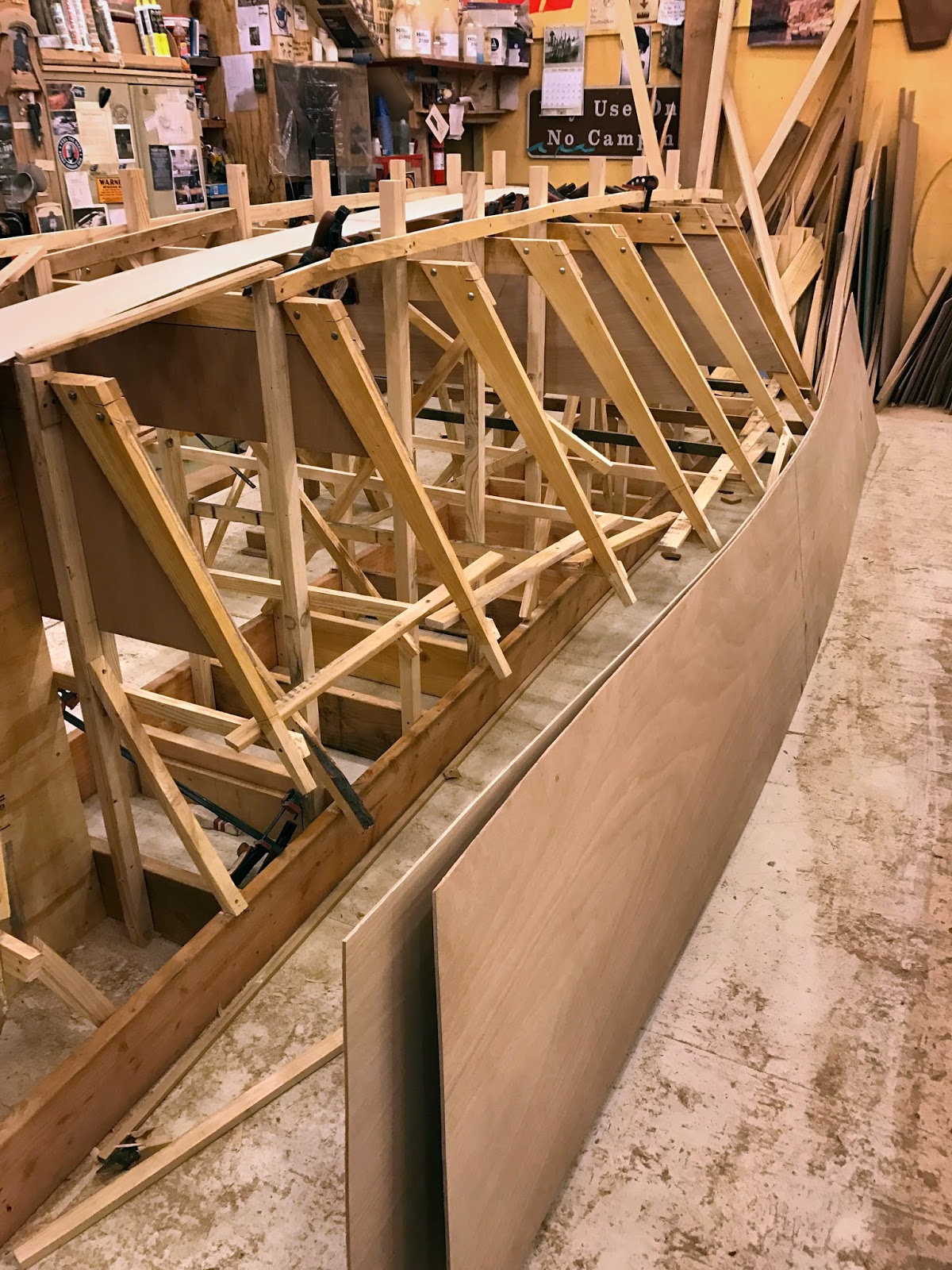 fretwaterlines: Meticulously building a strongback for one minute's use.