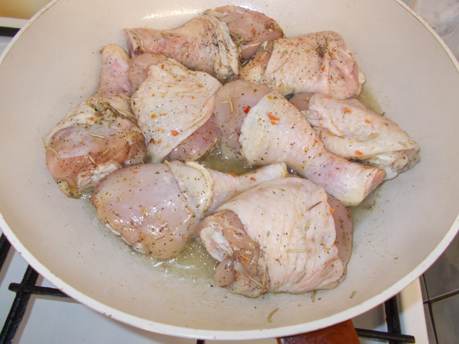 Ciocanele de pui cu cartofi natur