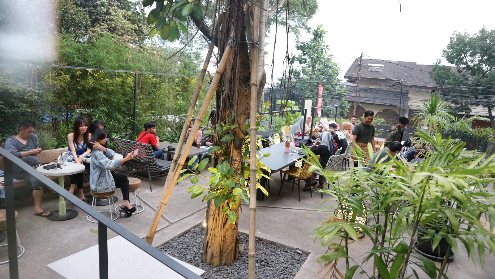 ANDIYANI ACHMAD: Cafe Hara Bandung