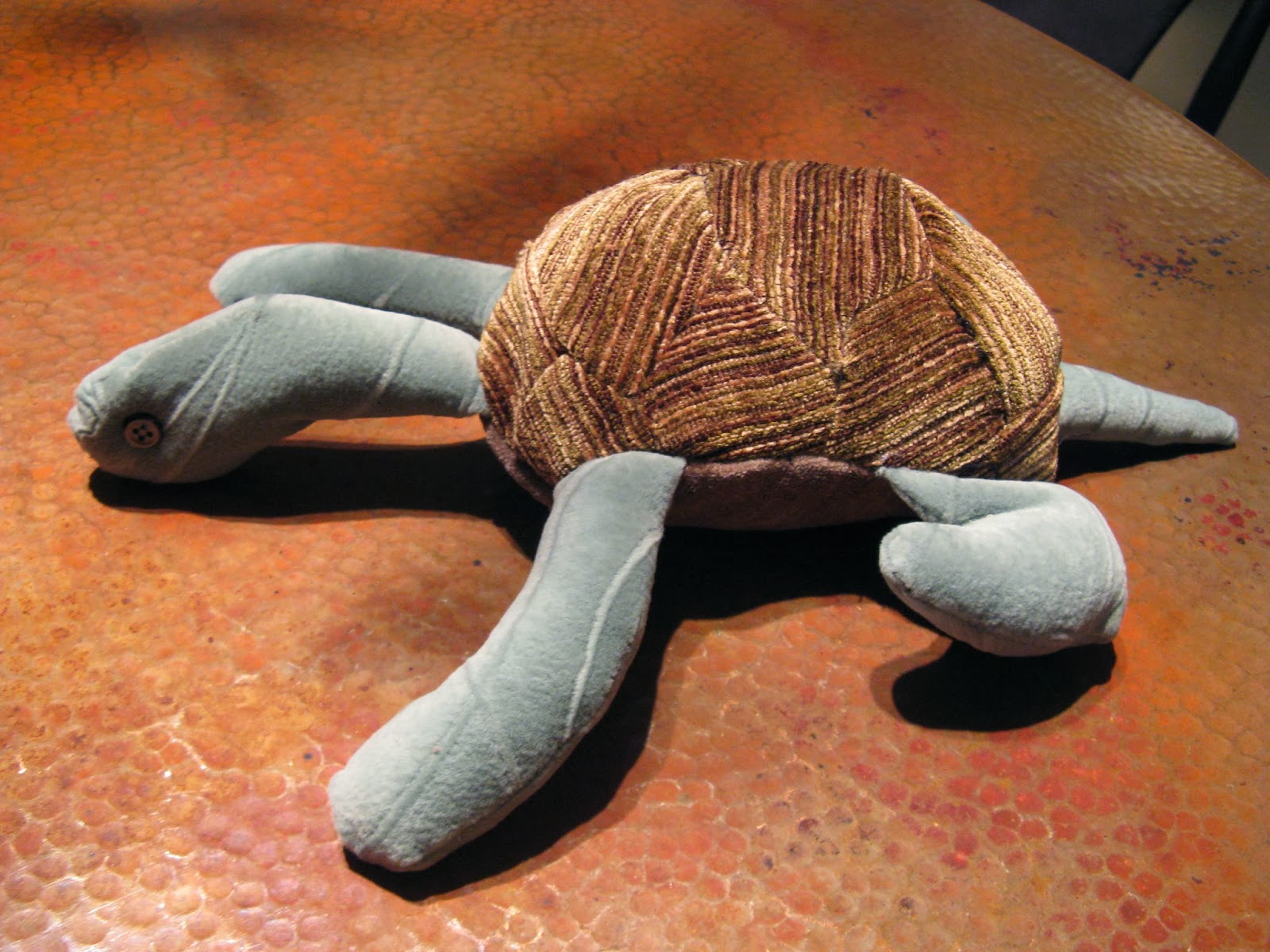 Stuffed turtle and giraffe – Within Riesen