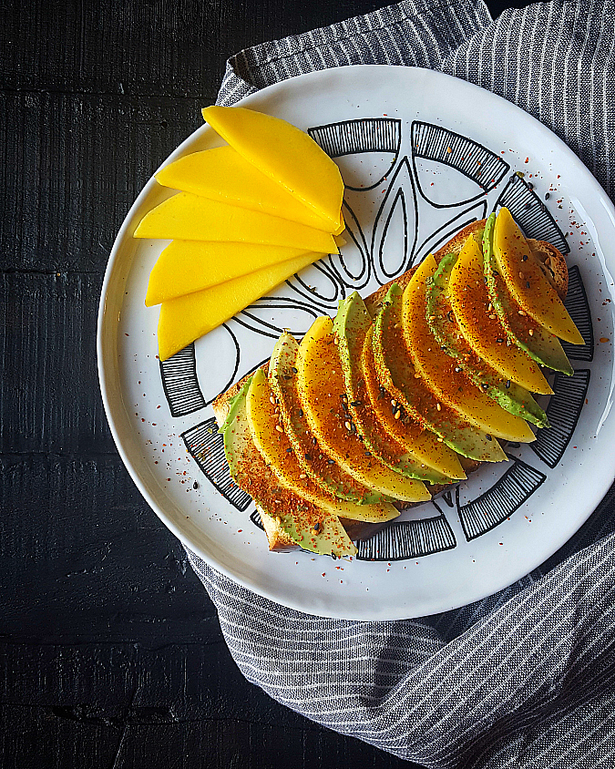 Mango & Tomato: Meatless Monday: Avocado & Mango Toast With Togarashi