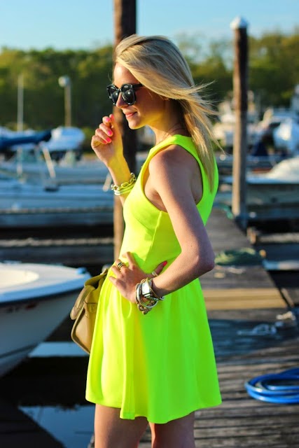 Yalnız Kızın Şatosu: Neon Fashion / Neon Moda