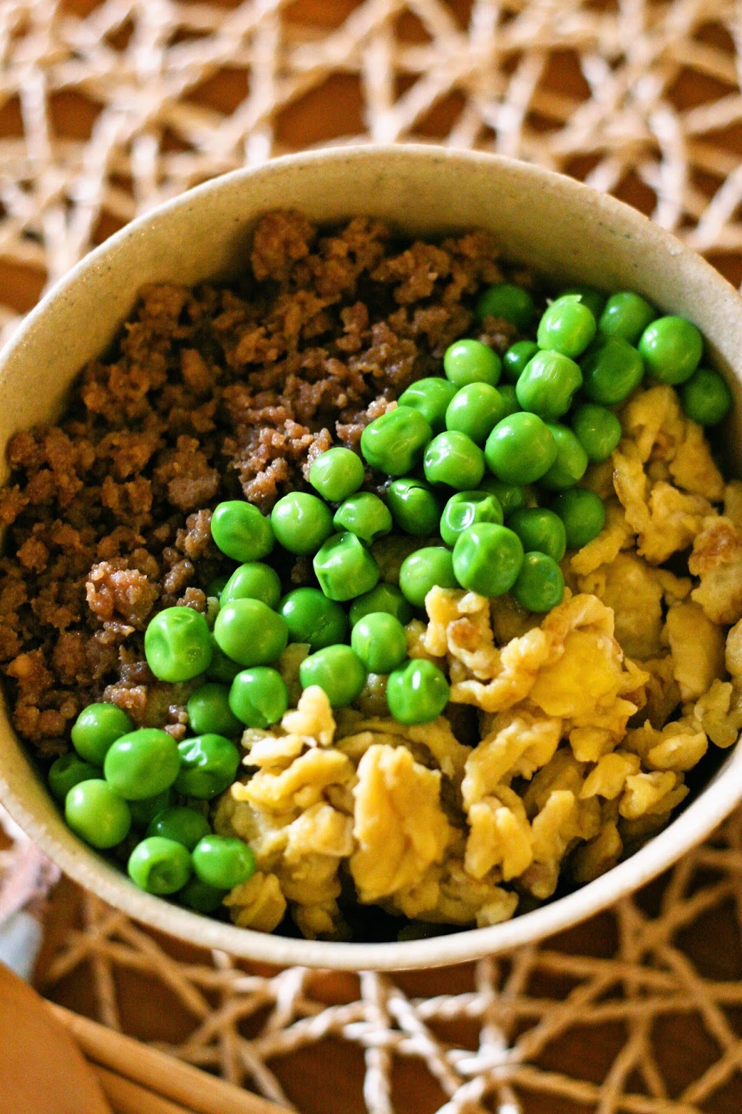 Perfectly imperfect : Three Color Soboro Don