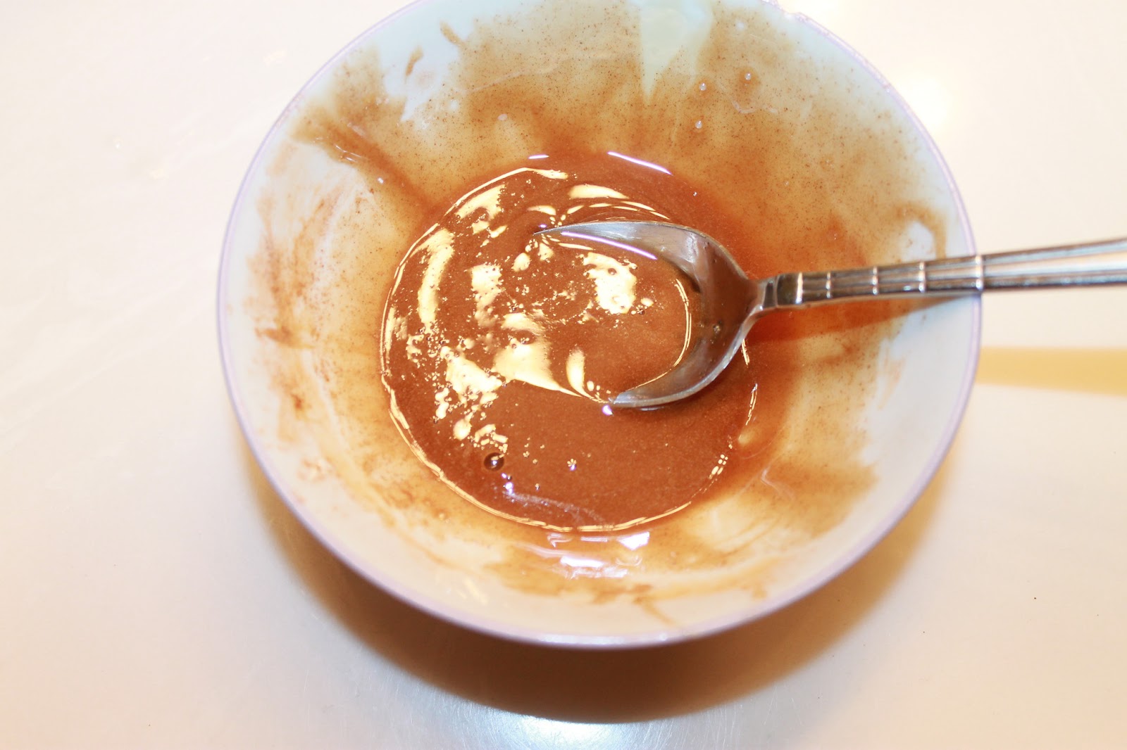 The Dark Side of Beauty: Skin Care DIY: Honey and Cinnamon Mask