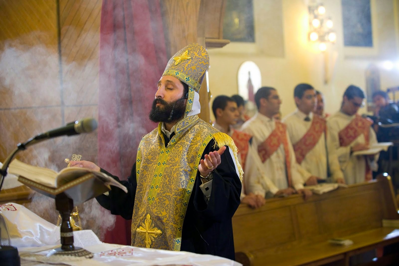 "Morro" por Cristo: O ESPLENDOR da Liturgia Católica contra o ...