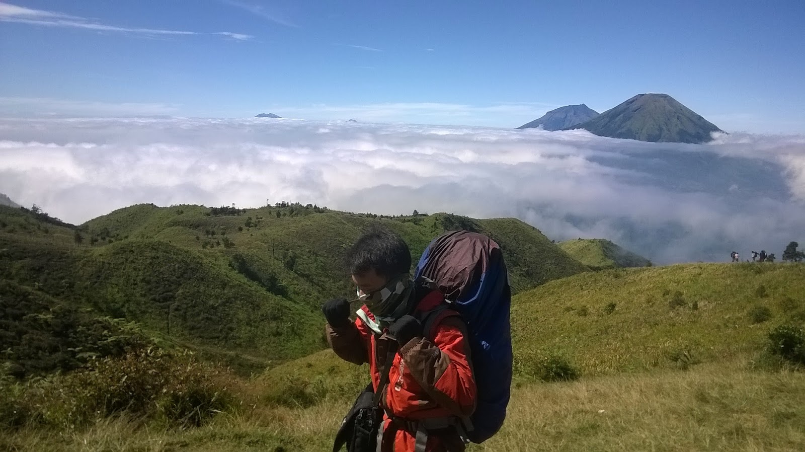 Indahnya pemandangan dari atas Gunung Prau