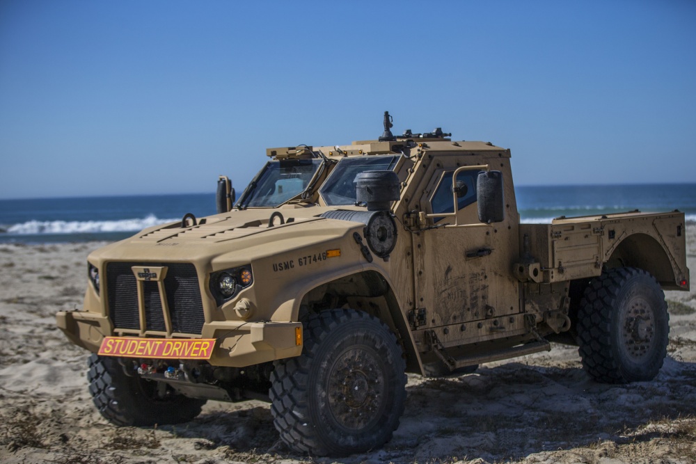 US Marine Corps training for new JLTV armored vehicles