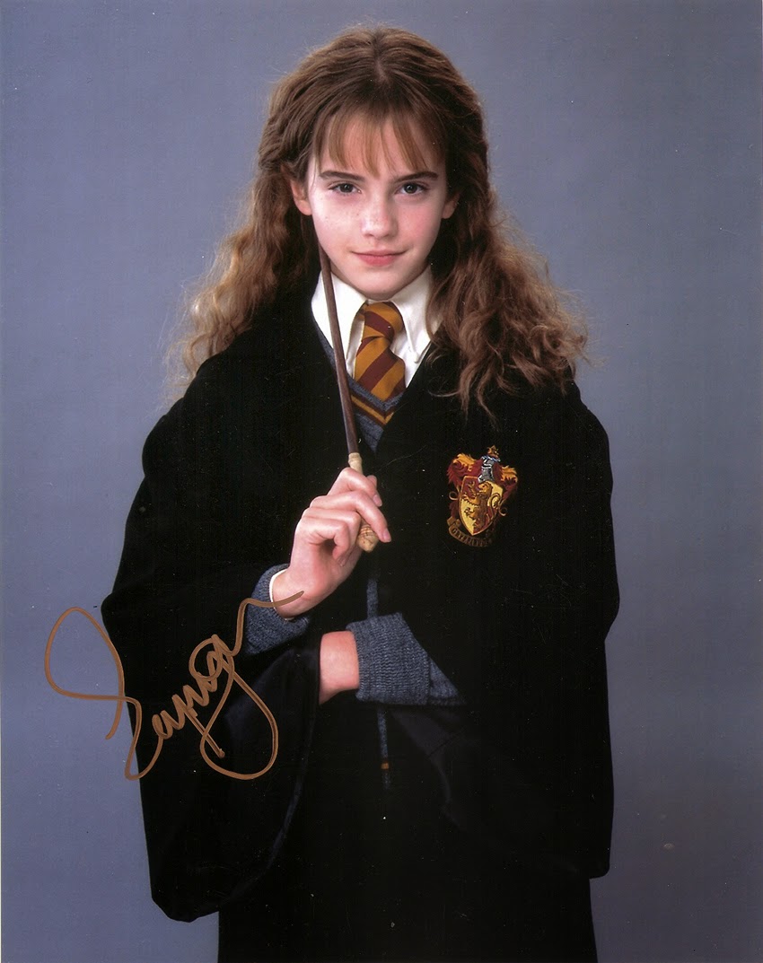 Behind The Scenes Autographs: Emma Watson signing at the Noah Premiere ...