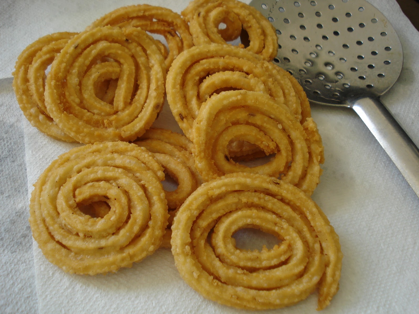 Recipes For Veggies: Chakuli/Muruku