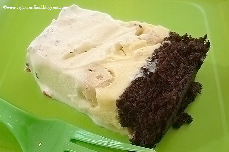 fro-yo cakes at Menchie's in Encino - Vegas and Food