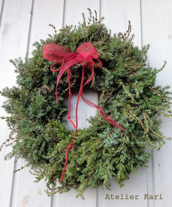 Atelier Kari naturdekorasjoner og kranser: Einerkrans - D.I.Y.