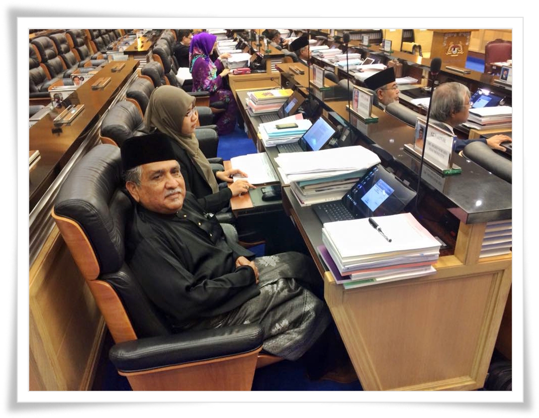 .chedinsphere.: DR MUHAMMAD NUR MANUTY DILANTIK MENJADI SENATOR DEWAN ...