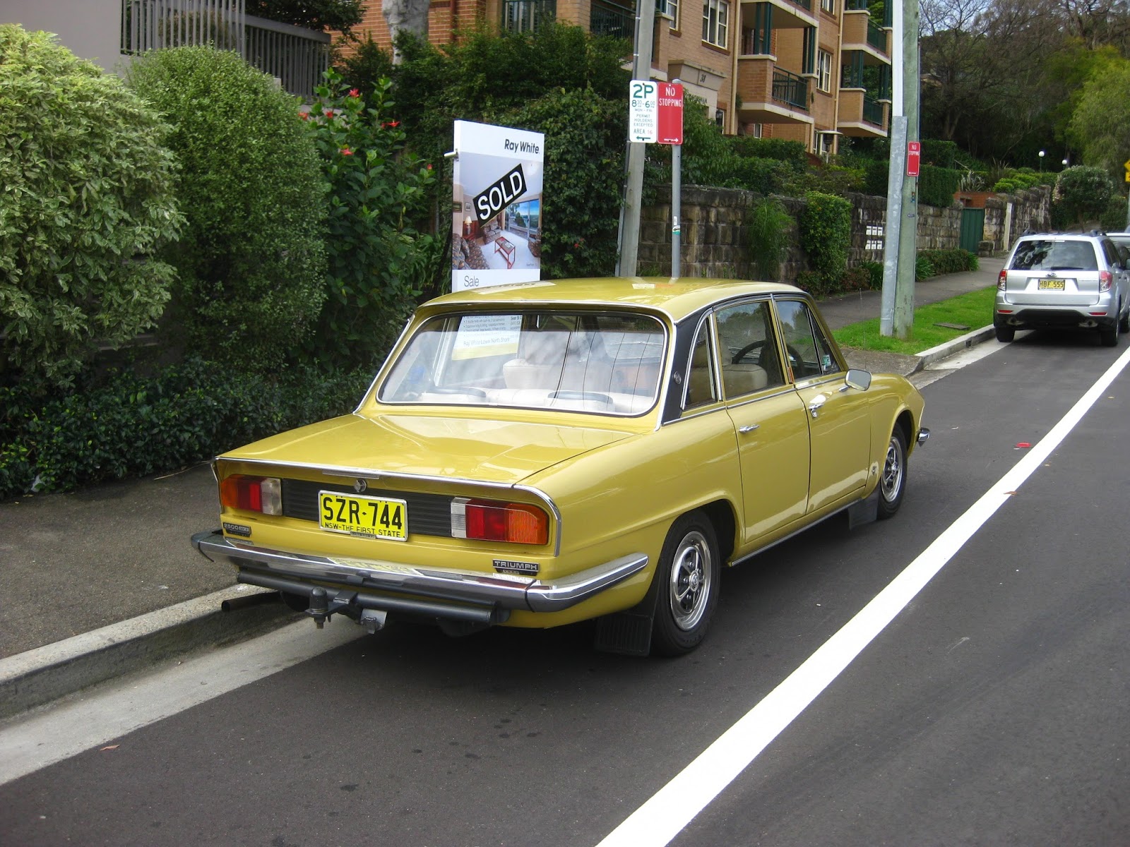 Aussie Old Parked Cars: 1973 Triumph 2.5 PI Mark 2 O/D
