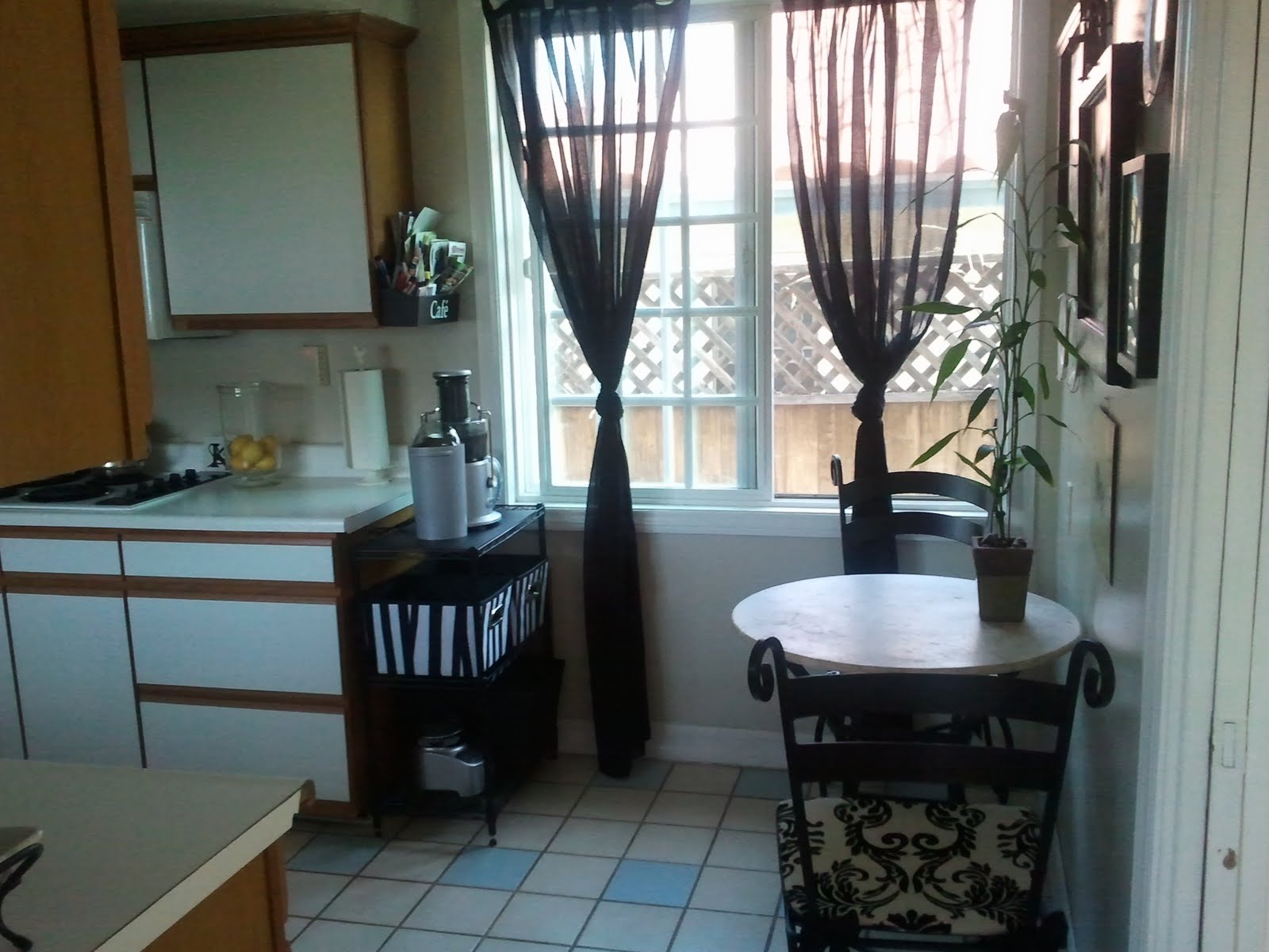 Petite Maison De Plage: HGTV's Room Crashers with Todd Davis