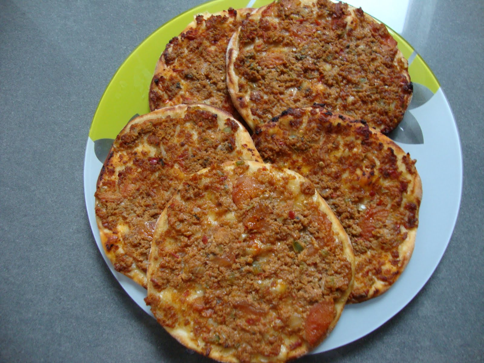 La cuisine de mon pays ... la Turquie: LAHMACUN petite pizza turc