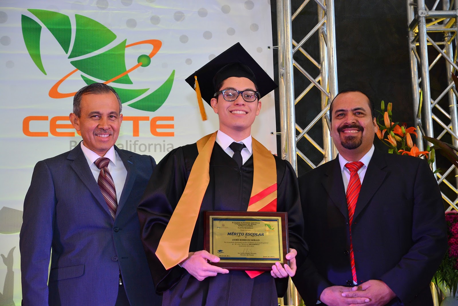 Prensa CECYTEBC: SE GRADÚAN MÁS DE 7 MIL 353 ALUMNOS DEL CECyTE BC