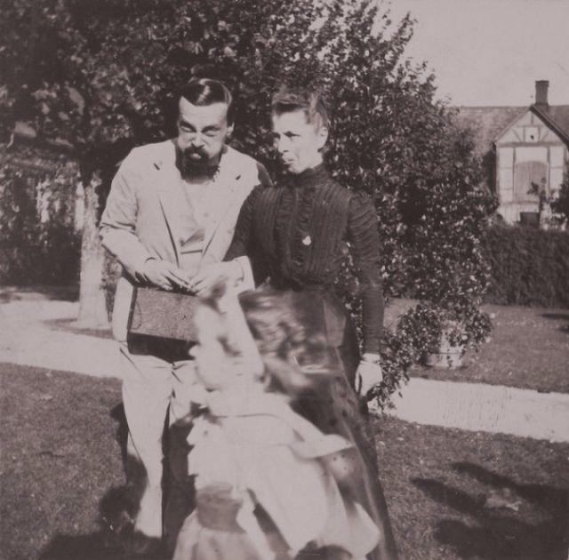 16 Hilarious and Intimate Photographs of Tsar Nicholas II Clowning ...