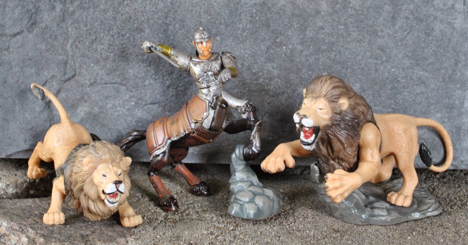 Fantasy Toy Soldiers: HASBRO/DISNEY: Narnia Battle Scale Figures