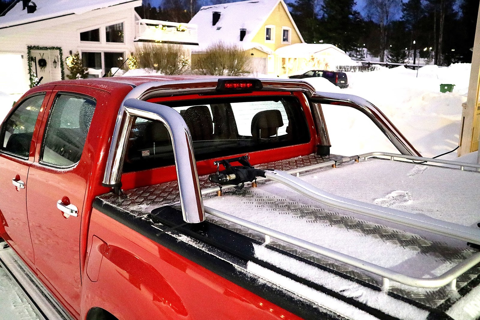 Kurt Lundberg: 4X4 ISUZU D-MAX Sweden Pickup Truck with a styling bar!