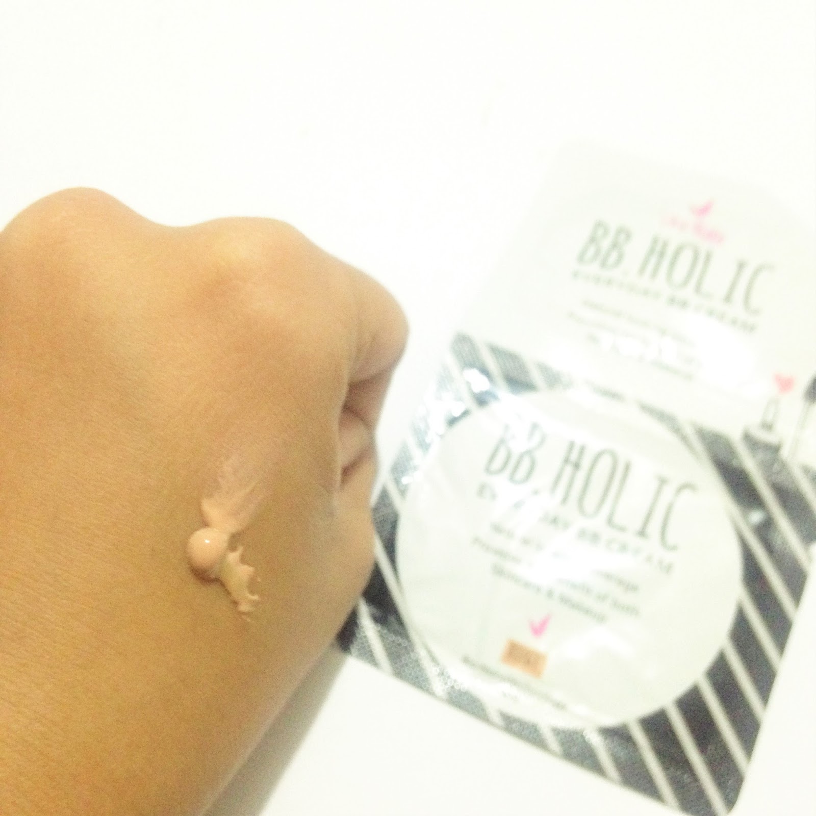 iWhite Korea BB.Holic Everyday BB Cream Review - IzzaGlinoFull