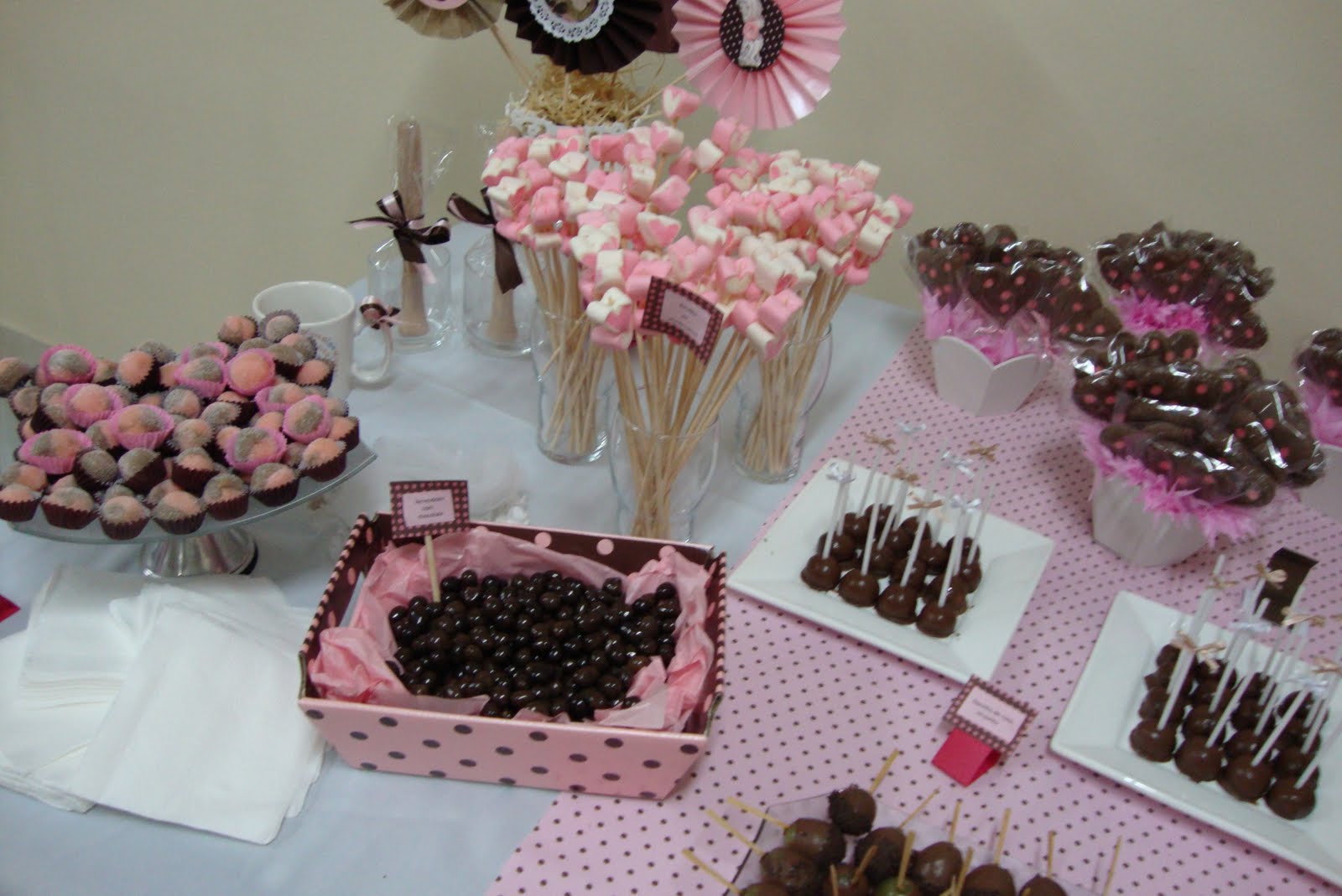 Eu nasci pra casar...: Mesa de doces - Chá Bar da Sô