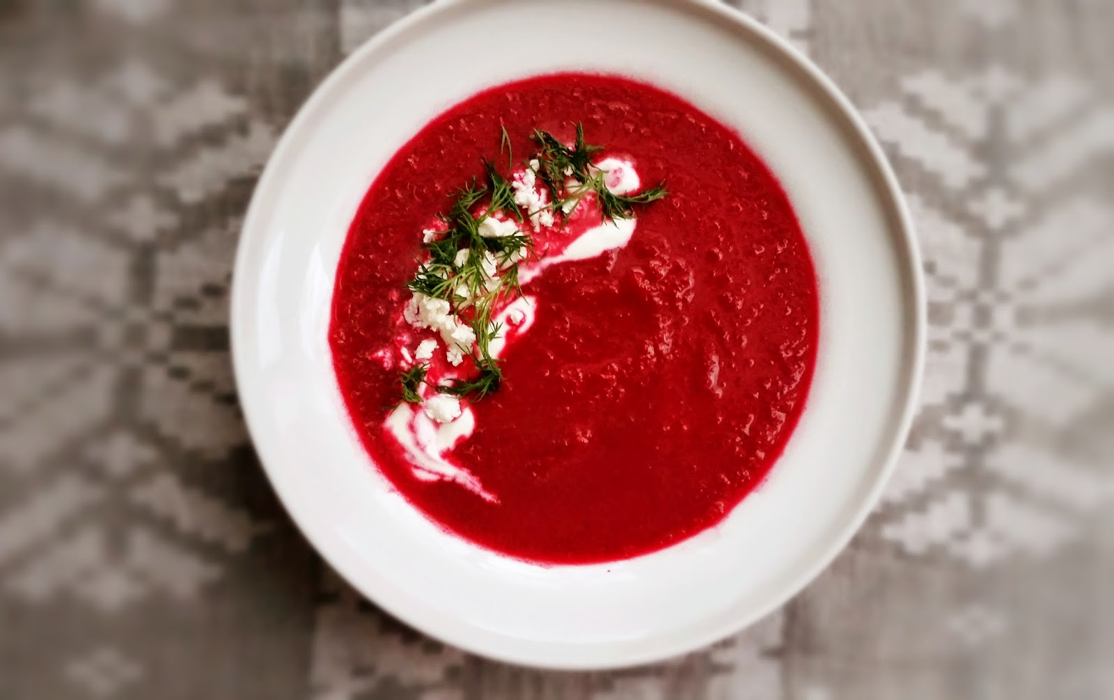 Trinta burokėlių sriuba su ožkos sūriu ir purpuriniai prisiminimai