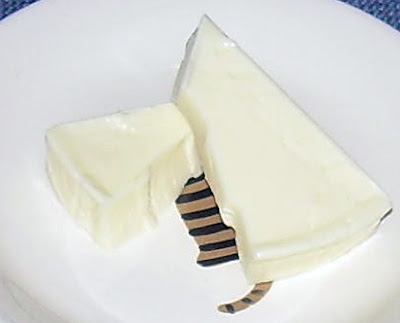 Japanese Snack Reviews: QBB 6P Hokkaido Cheese