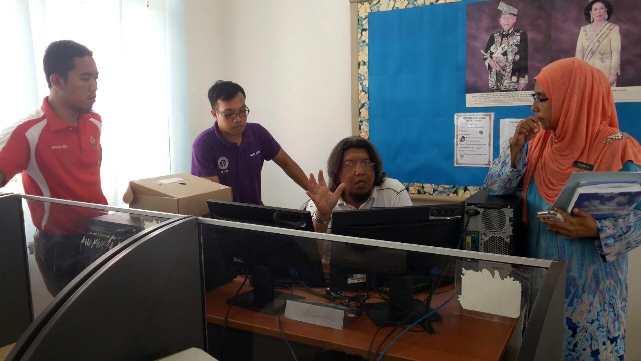 PKG Cheng: Khidmat Bantu Makmal Bahasa SMK Paya Rumput