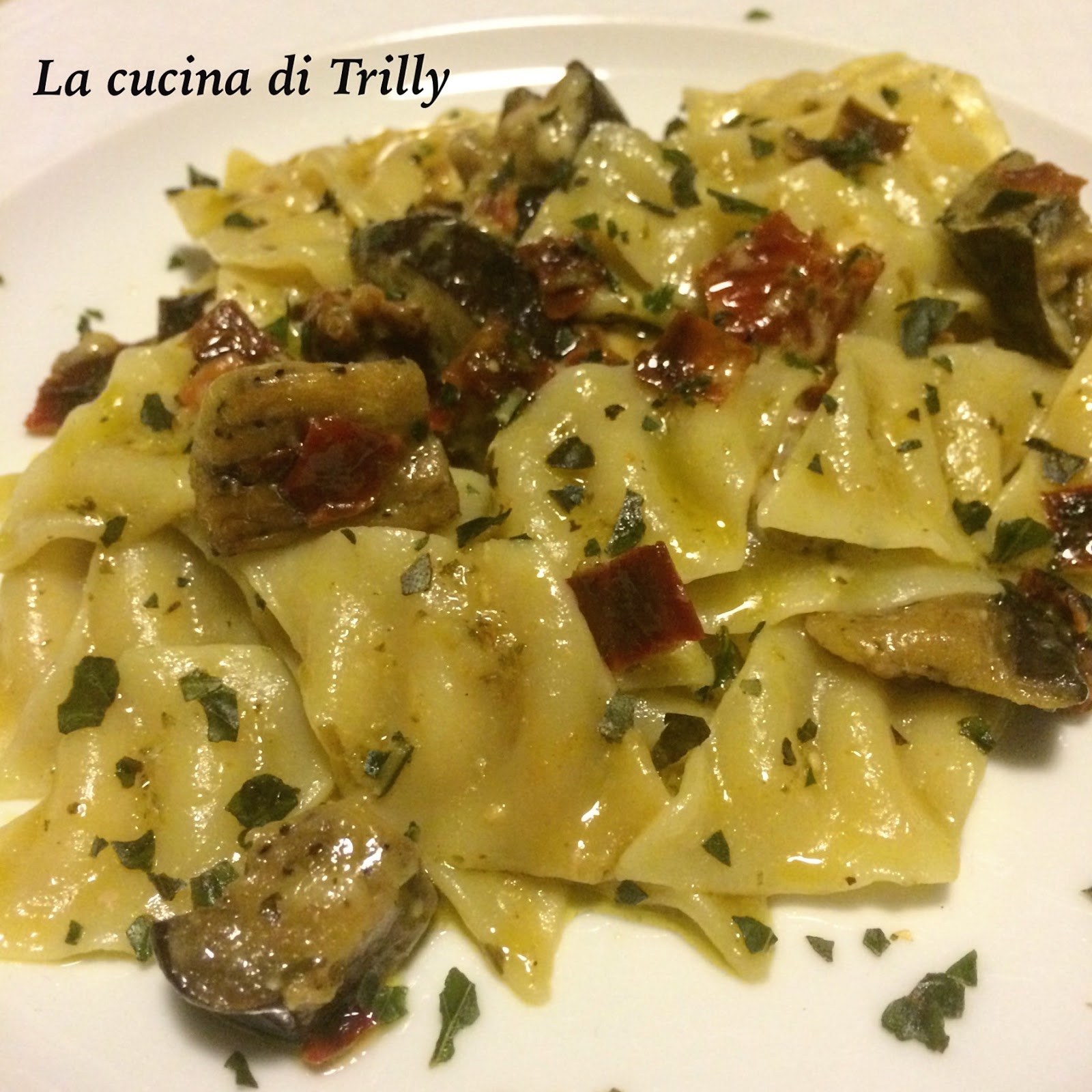 In cucina con Trilly : Tacconelli con melanzane, pomodori secchi e basilico