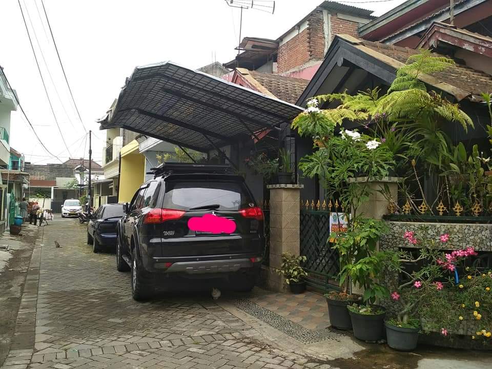 Kebangetan, jalan umum di kanopi untuk parkir mobil. Pentingnya punya ...