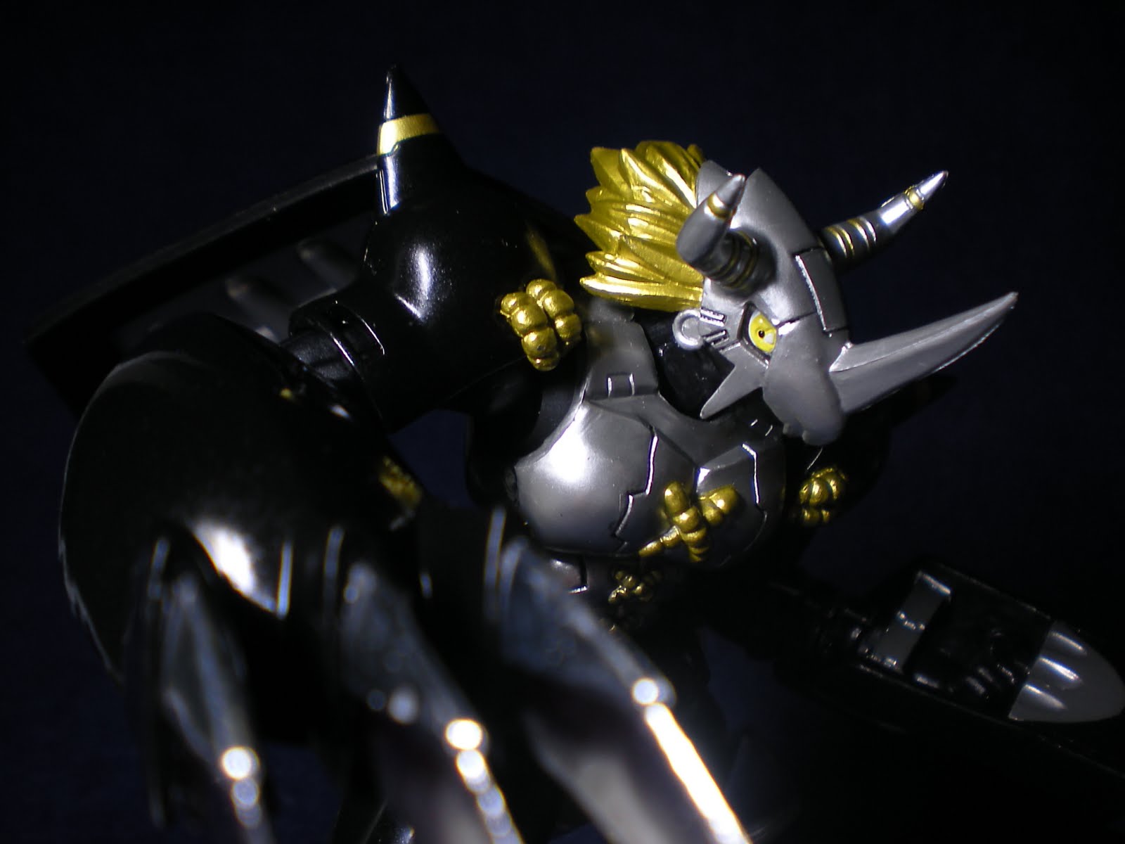Review: [Bandai] D-Arts Black War Greymon | Night's Corner