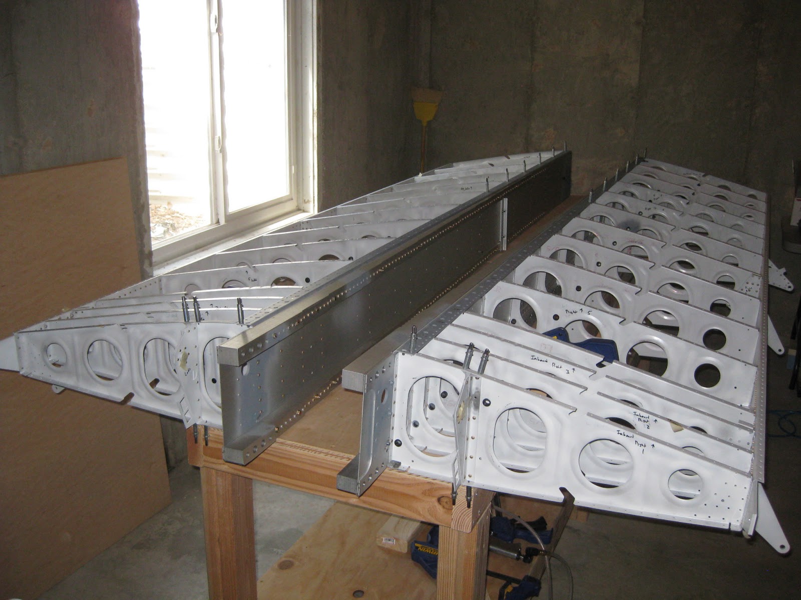 E's Van's RV-14A: Wings: Rear spar. Attached.