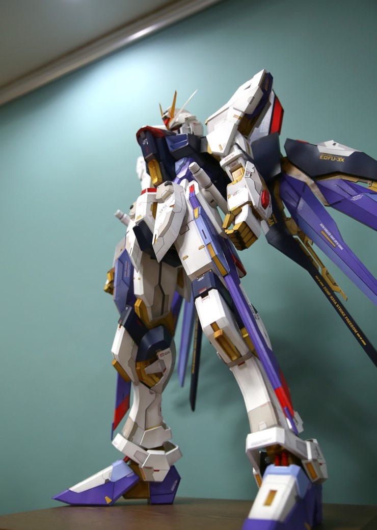 Gundam Family: Gundam Papercraft : Strike Freedom Gundam